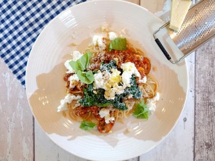 Spaghetti met gehakt, spinazie, tomatensaus en mozzarella - Kookidee