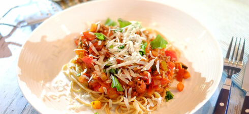 Spaghetti met paprika, tomaten en tomatensaus - Kookidee